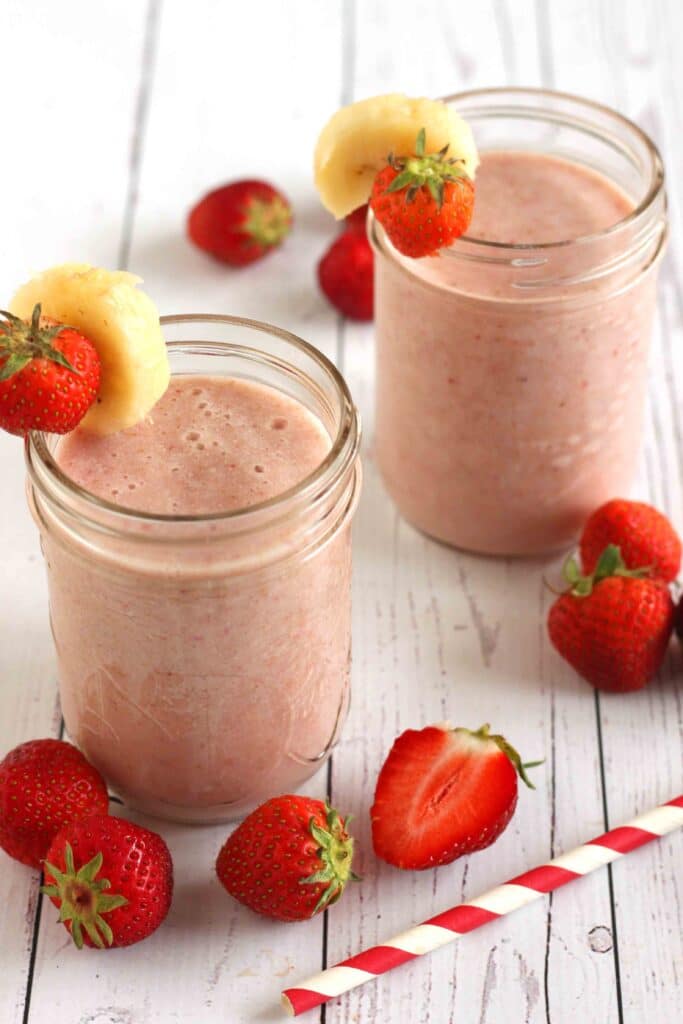 Strawberry Banana Smoothie Recipe with Naked Nutrition